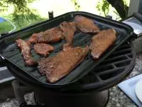 Grilované morčacie v cesnakovej marináde • Recept | svetvomne.sk